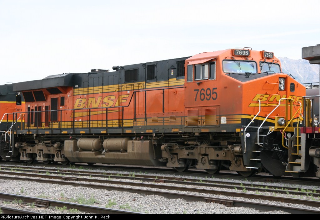 BNSF 7695
